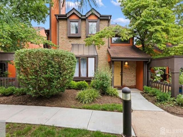Riverbend Dr, North Brunswick, Condo For Sale