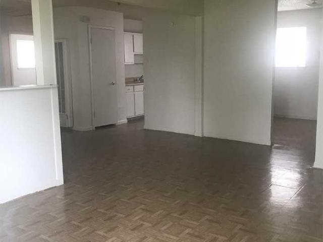 Riverbrook 2 Bedroom Apartment for Rent at 4205 Grassmere St, Houston, TX 77051 Sunnyside