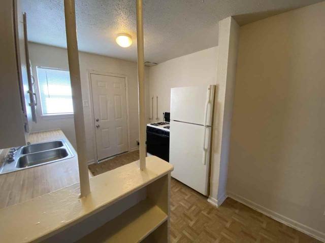 Riverbrook 2 Bedroom Apartment for Rent at 4205 Grassmere St, Houston, TX 77051 Sunnyside