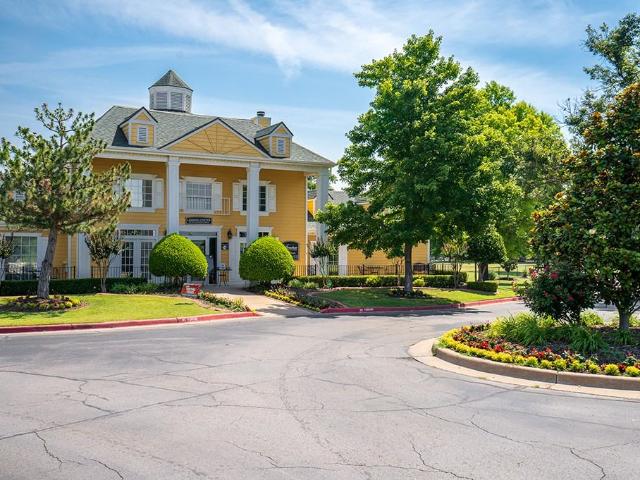 Riverchase Apartments 2 Bedroom Apartment for Rent at 7901 Riverside Pkwy, Tulsa, OK 74136 Kensington