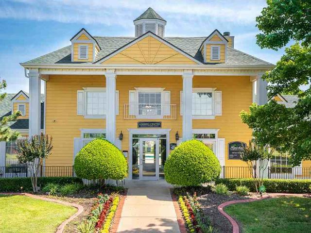 Riverchase Apartments 2 Bedroom Apartment for Rent at 7901 Riverside Pkwy, Tulsa, OK 74136 Kensington
