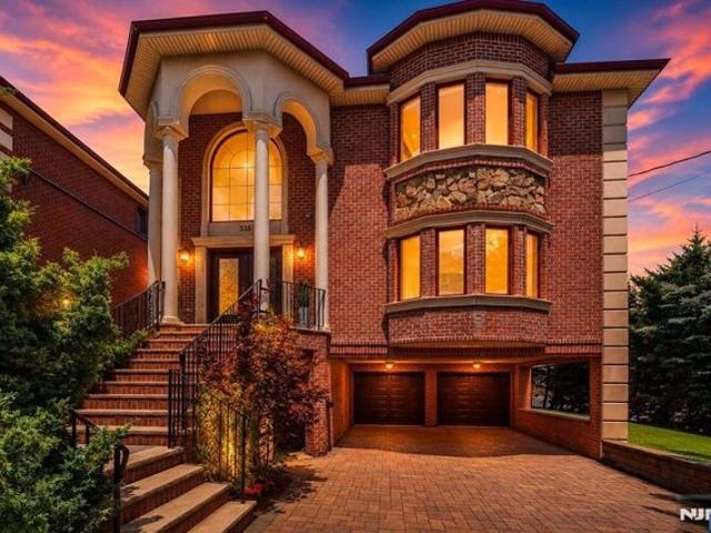 Riverdale Dr, Fort Lee, Home For Sale
