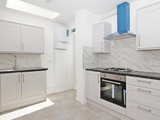 Riverdale Road, Erith DA8 5 bed terraced house to rent £4,000 pcm £923 pw