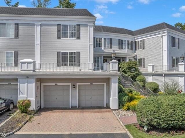 Riveredge Dr, Chatham Township, Home For Sale