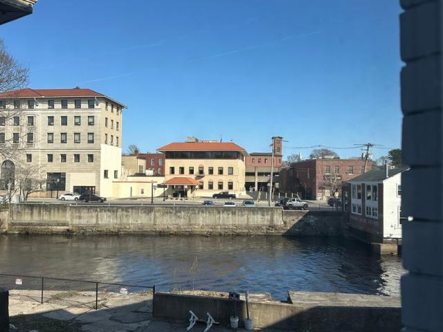 Riverfront apartment 5 located right in downtown P