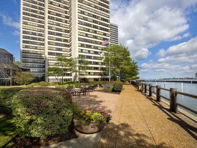 Riverfront Towers 2 Bedroom Apartment for Rent at 250 Riverfront Dr, Detroit, MI 48226 Downtown Detroit