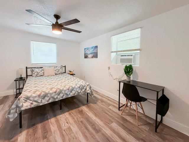 RIVERGROVE! BEAUTIFUL AREA TO RUN. RIVER 100 STEPS AWAY ! SUPER QUIET, SAFE AREA
