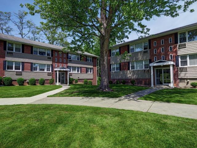 Riverhill Apartments 2 Bedroom Apartment for Rent at 185 Van Rensselaer Blvd, Menands, NY 12204