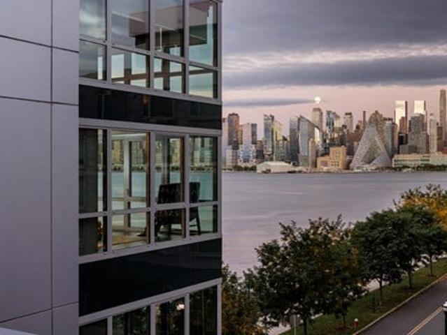 RiverHouse 9 at Port Imperial C1