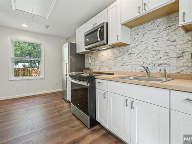 Riverlawn Dr, Wayne, Home For Sale