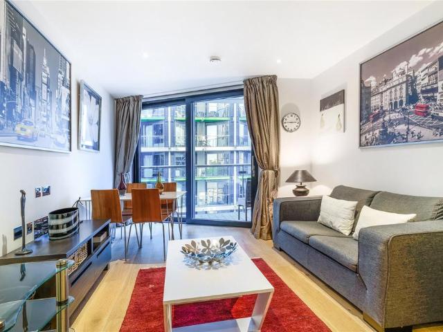 Riverlight Quay, London, SW11 1 bed apartment to rent £3,000 pcm £692 pw
