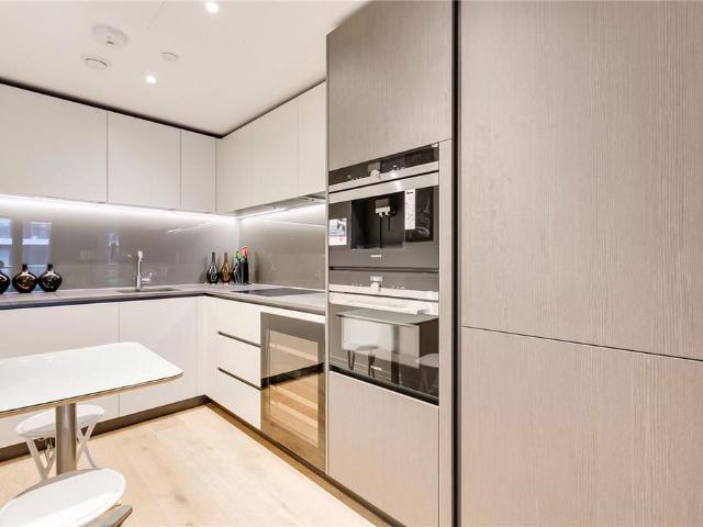 Riverlight Quay, London SW11 1 bed flat to rent £3,000 pcm £692 pw