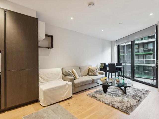 Riverlight Quay, London, SW11 1 bed flat to rent £3,000 pcm £692 pw