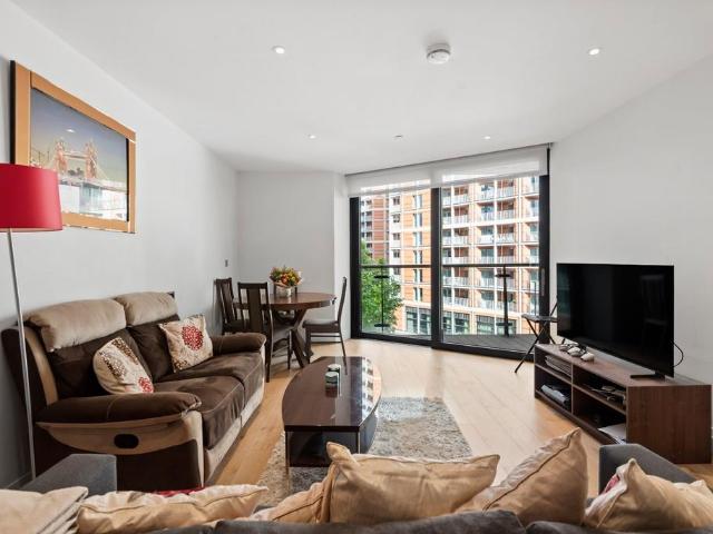 Riverlight Quay, London 1 bed flat to rent £3,000 pcm £692 pw
