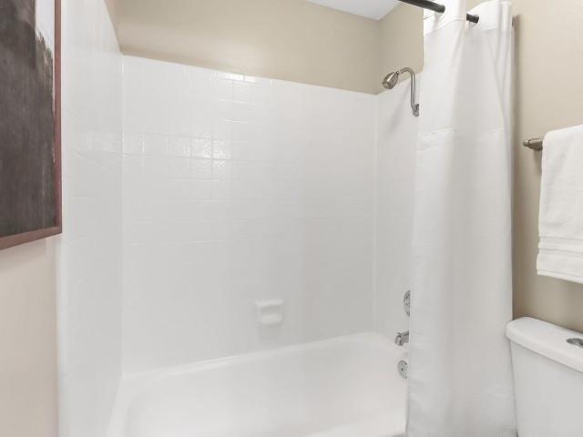 River's Edge Apartments 3 Bedroom Apartment for Rent at 8740 Fair Oaks Blvd, Carmichael, CA 95608