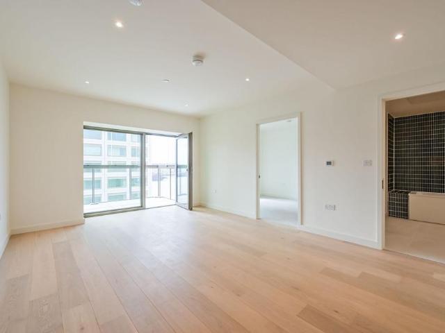 Riverscape Walk, E16, Silvertown. 2 bed flat to rent £3,300 pcm £762 pw