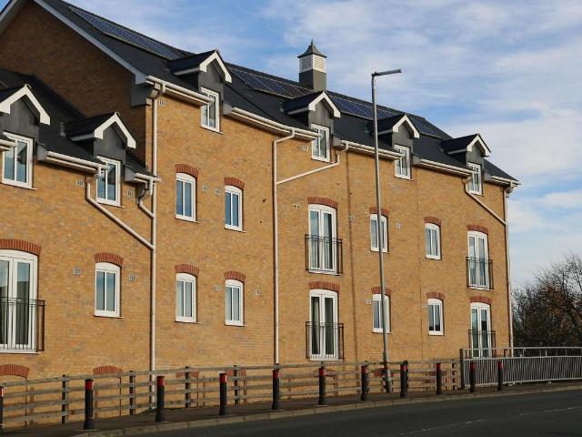 Riverside Court, Biggleswade SG18, 2 bed flat to rent, £1,150 pcm | PrimeLocation