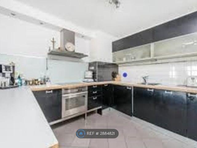 Riverside Court, London SW8, 1 bed flat to rent, £2,550 pcm | PrimeLocation