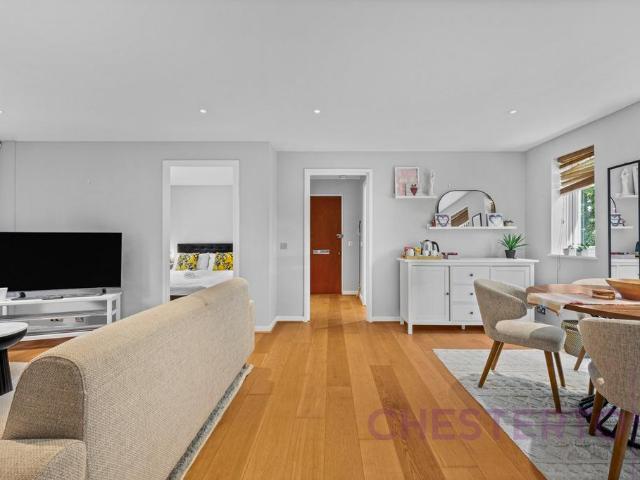 Riverside Court, Lee Road, London, SE3 3 bed apartment to rent £3,300 pcm £762 pw