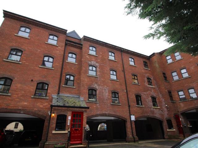 Riverside Court, LS1 2 bed apartment to rent £1,050 pcm £242 pw