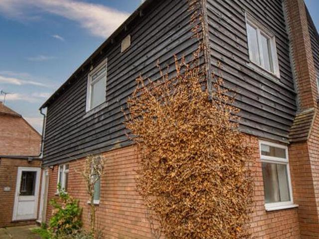 Riverside Close, Canterbury, 2 Bedroom Flat