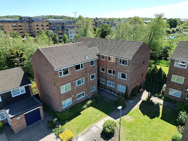 Riverside Close, Kings Langley WD4 2 bed ground floor flat to rent £1,450 pcm £335 pw