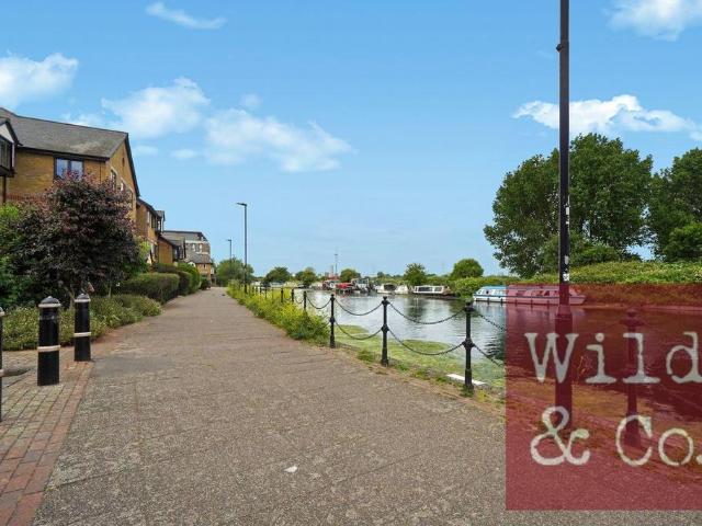 Riverside Close, Hackney 2 bed flat to rent £2,400 pcm £554 pw