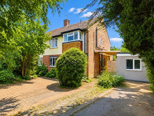 Riverside Close, Hertfordshire AL1 2 bed maisonette to rent £2,000 pcm £462 pw