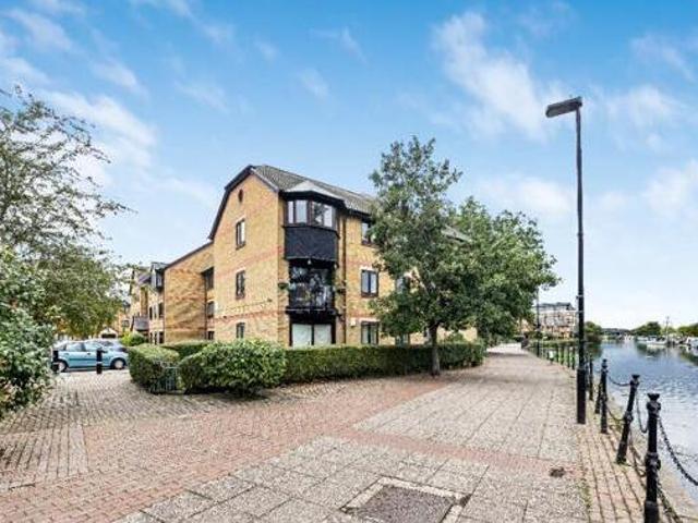 Riverside Close, London, 1 Bedroom Flat