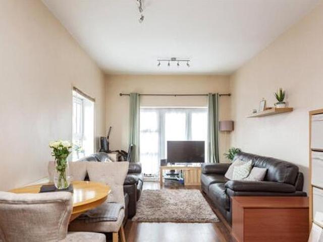 Riverside Close, Romford, 2 Bedroom Apartment