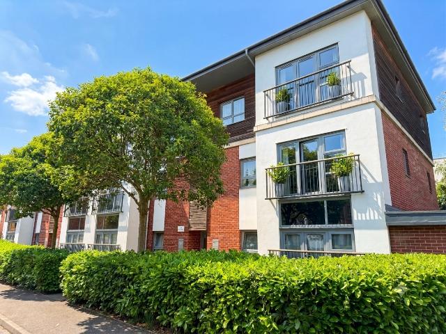Riverside Close, Romford RM1, 2 bed flat to rent, £1,799 pcm | PrimeLocation