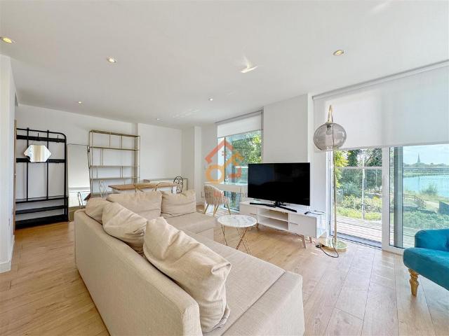 Riverside Apartments, Goodchild Road. 1 bed flat to rent £2,500 pcm £577 pw