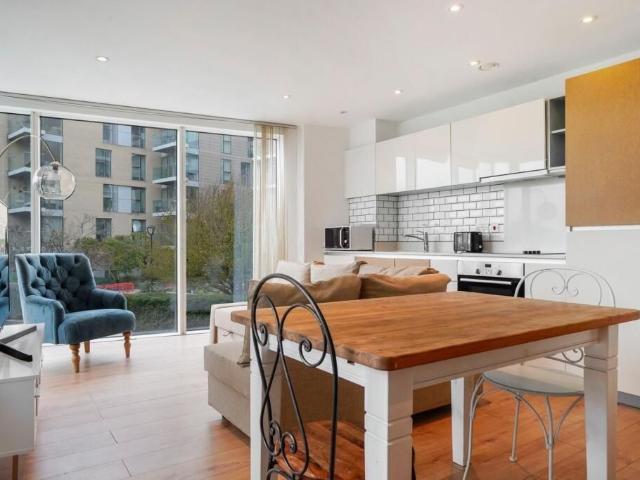 Riverside Apartments, Manor House N4, 1 bed flat to rent, £2,500 pcm | PrimeLocation
