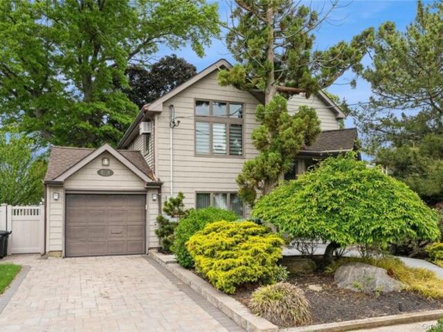 Riverside Ave, Merrick, Home For Sale