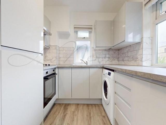 Riverside Gardens, Wembley, HA0 2 bed maisonette to rent £1,600 pcm £369 pw