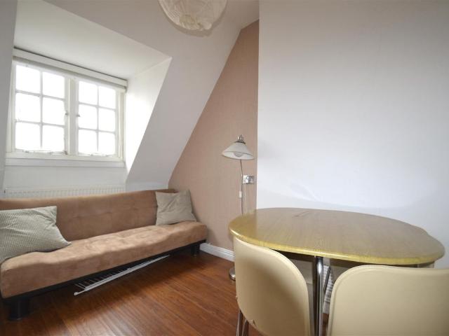 Riverside Gardens, Hammersmith W6, 2 bed flat to rent, £1,995 pcm | PrimeLocation