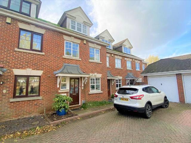 Riverside, Guildford, Surrey, GU1 4 bed house to rent £2,720 pcm £628 pw