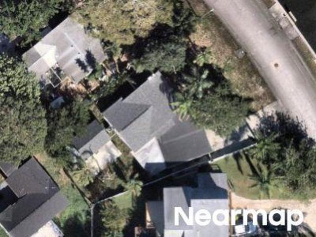 Riverside Dr N