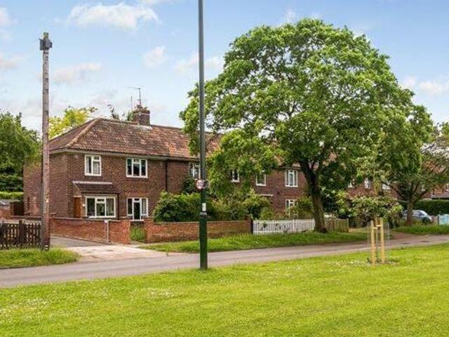 Riverside Drive, 3 Bedroom Terraced