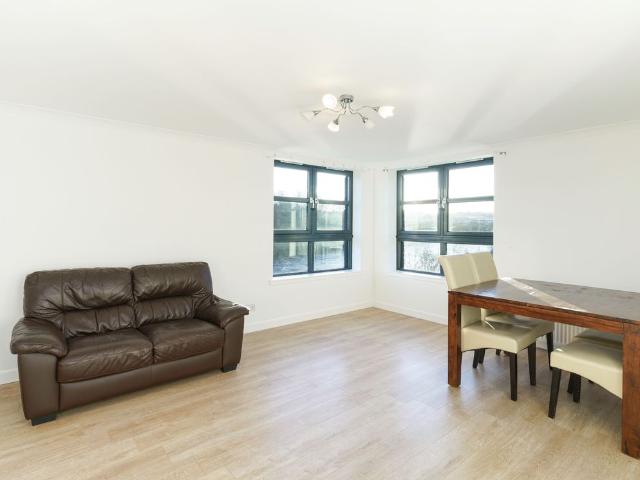 Riverside Drive, Aberdeen AB11, 2 bed flat to rent, £800 pcm | PrimeLocation
