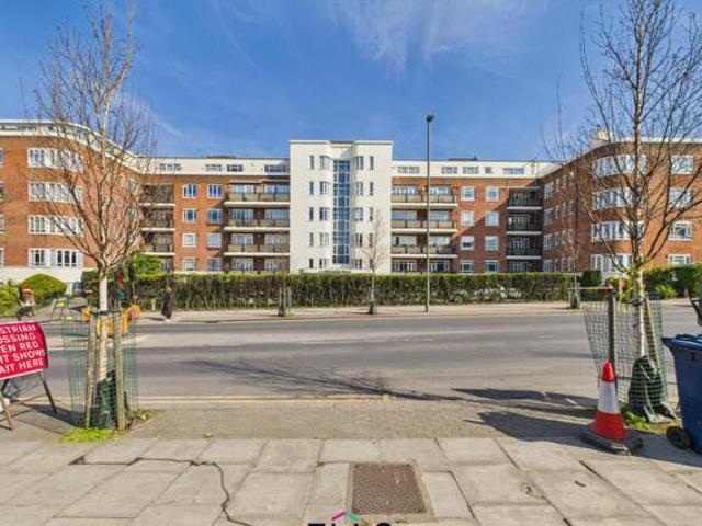 Riverside Drive, Golders Green Road, 4 Bedroom Flat