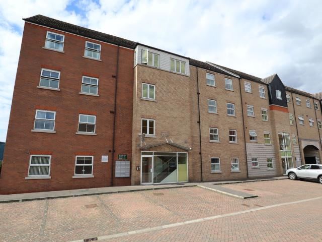 Riverside Drive, Lincoln LN5, 2 bed flat to rent, £850 pcm | PrimeLocation