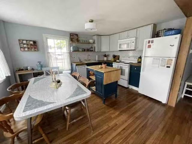 Riverside Family Home in Downtown Hallowell 230 Water St #1