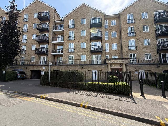 Riverside House, Fobney Street, Reading RG1, 3 bed flat to rent, £2,100 pcm | PrimeLocation