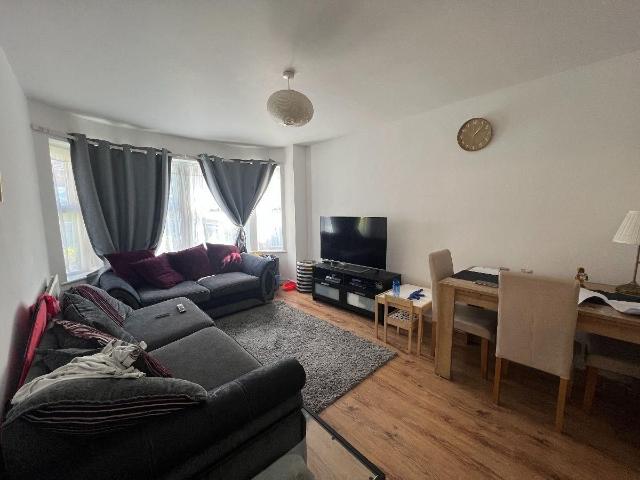Riverside House, Holden Road, London N12, 1 bed flat to rent, £1,575 pcm | PrimeLocation
