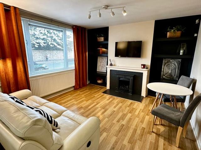 Riverside modern 1 bedroom flat fully furnished