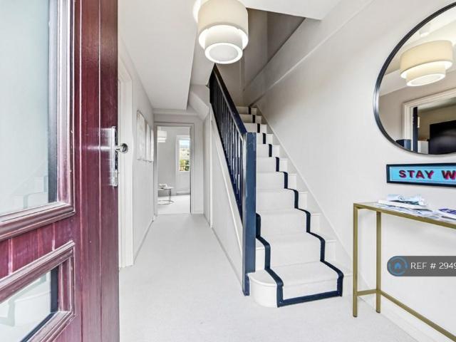 Riverside Mansions, London, E1W 2 bed flat to rent £3,000 pcm £692 pw