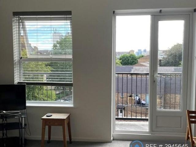 Riverside Mansions, London, E1W 2 bed flat to rent £2,350 pcm £542 pw
