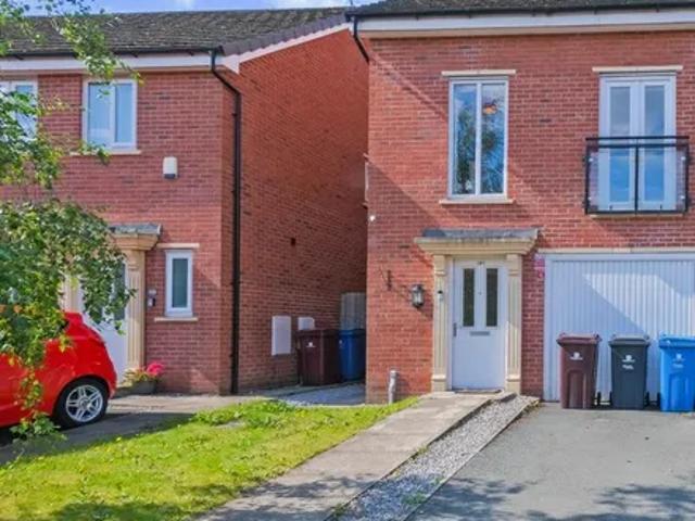 Riverside Mews, Knowsley, L36 8FP, United Kingdom | 3 bed duplex for rent #140543695 | Rentberry