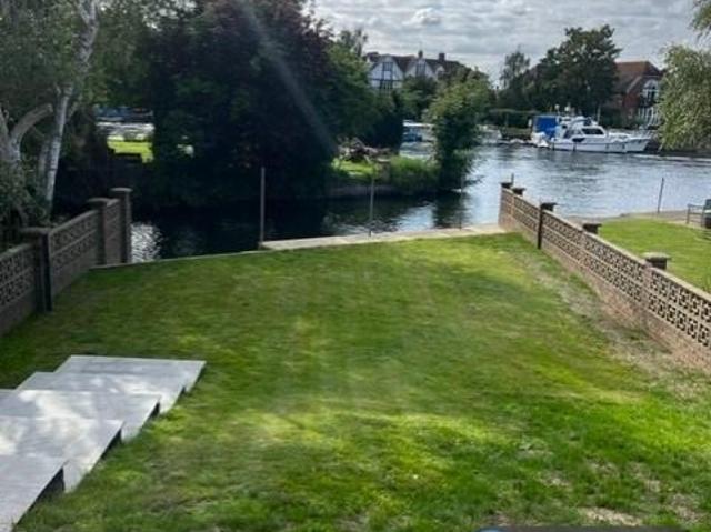 Riverside, Staines, TW19 3 bed bungalow to rent £2,700 pcm £623 pw